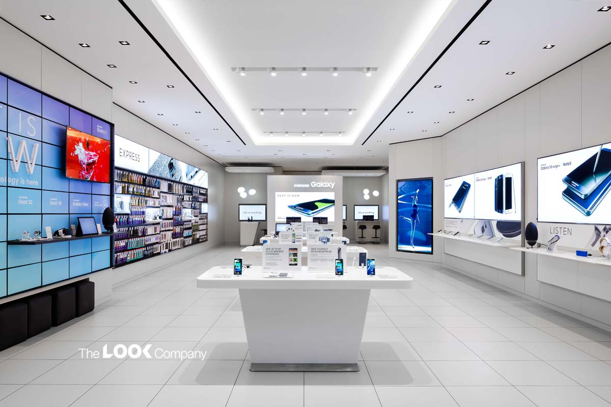 Visual Merchandising Display Ideas to Drive Tech Store Sales